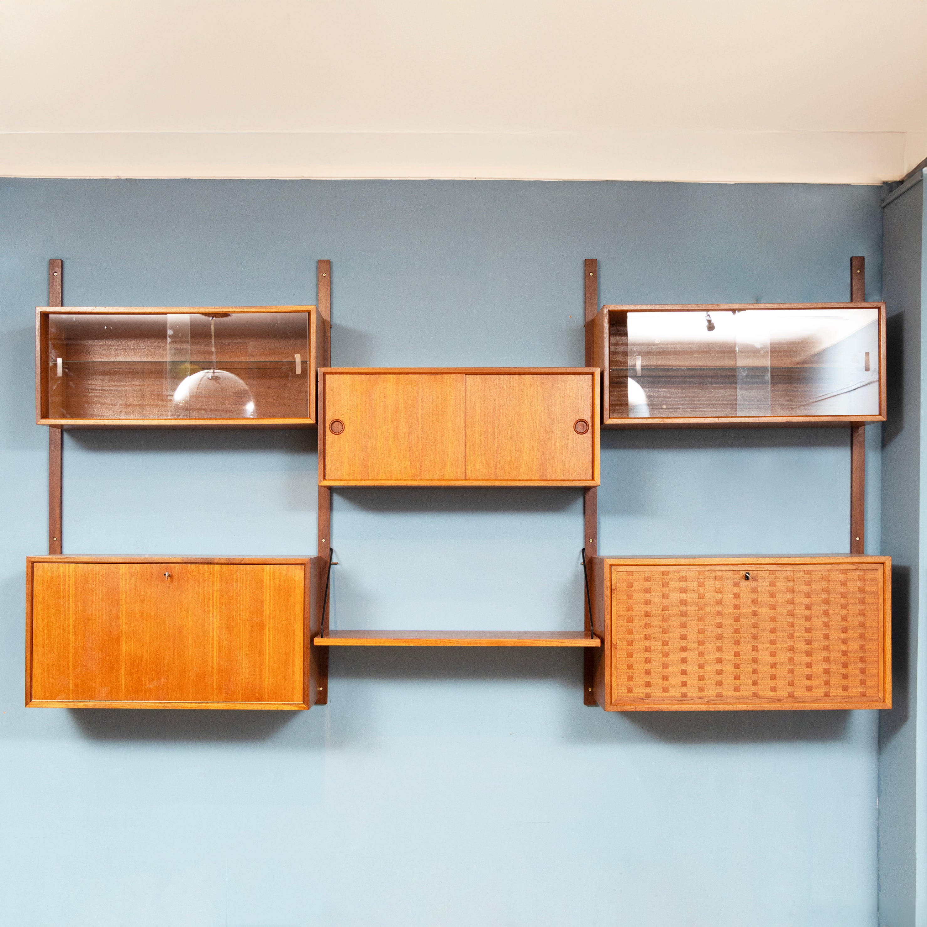 Danish Midcentury 'Royal System' 3-Bay Wall System by Poul Cadovius c ...